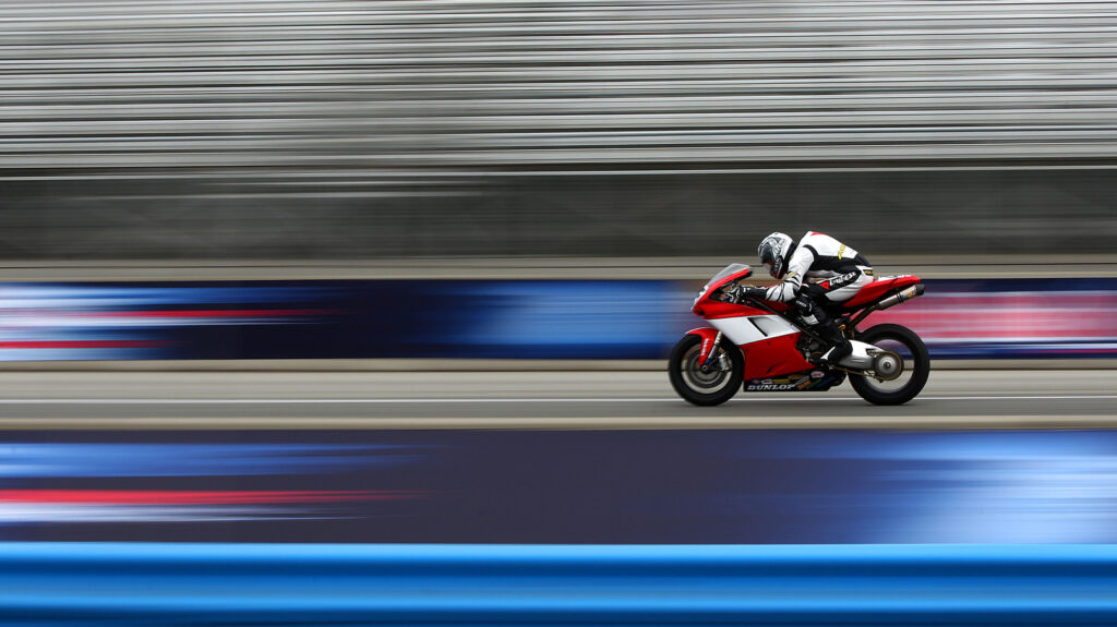 Understanding Motorcycle Speed: The Impact of Engine Displacement