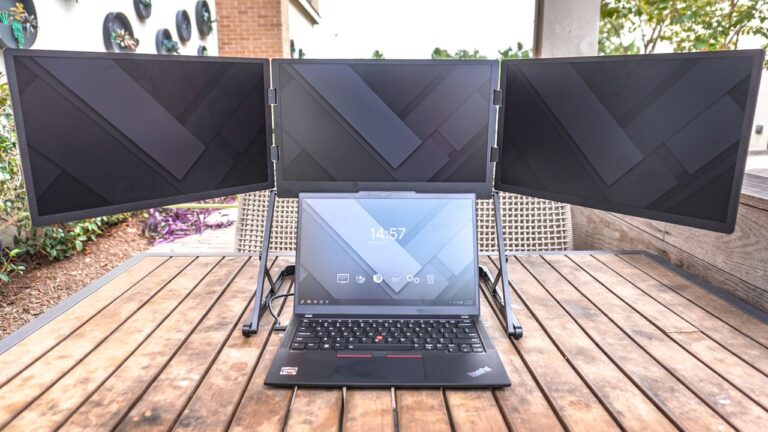 Portable Triple-Display Monitor Transforms Work Setup On the Go