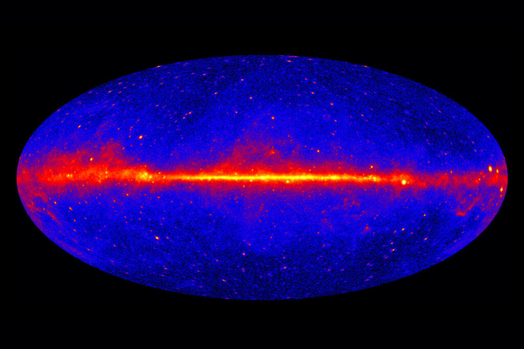 Astronomers Explore Gamma Ray Mystery in Milky Way's Core